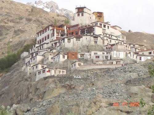 Explore Leh Palace , Ladakh - A Complete Guide | Avathi